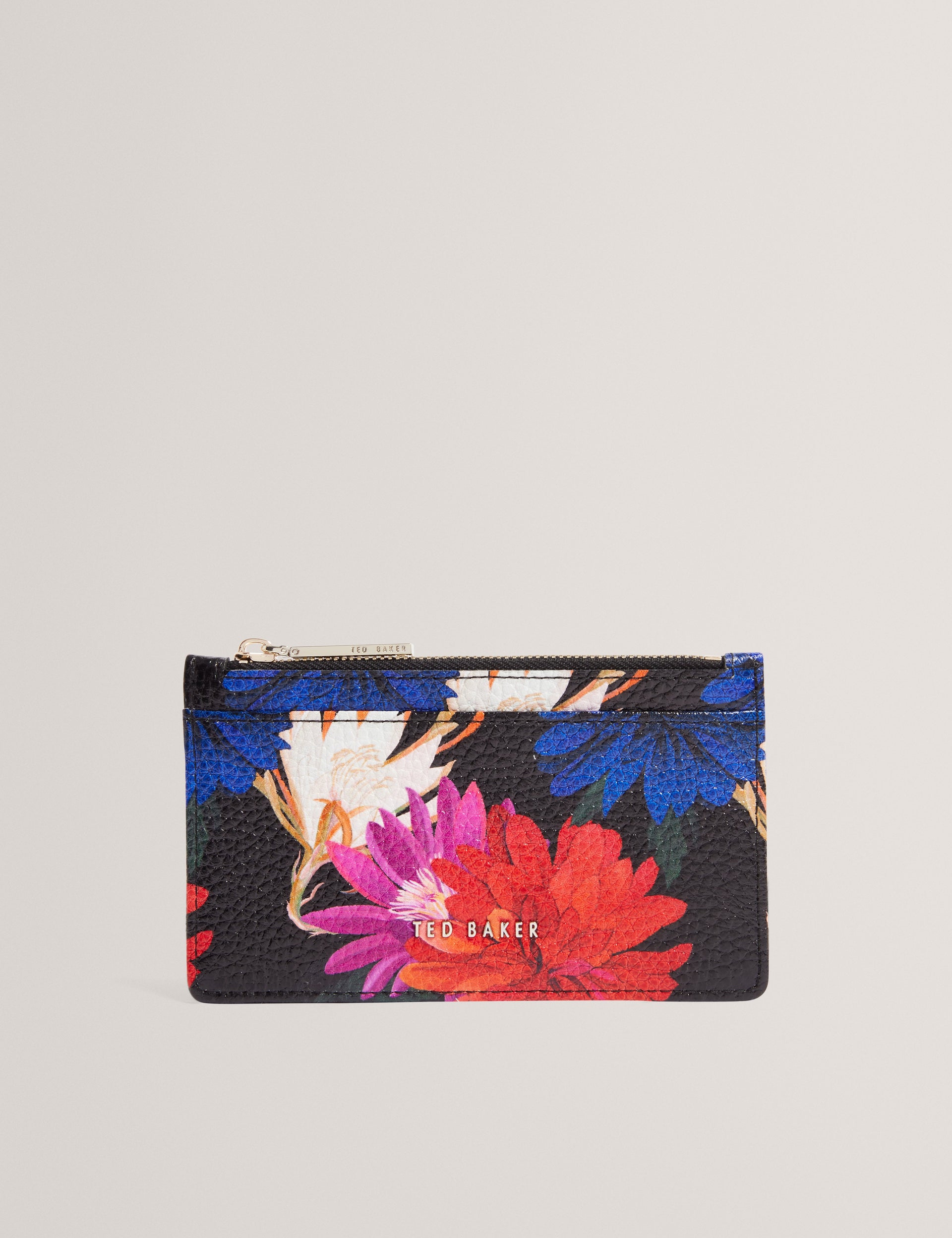 Ted Baker Qatar | Effortless British Fashion – Free Delivery