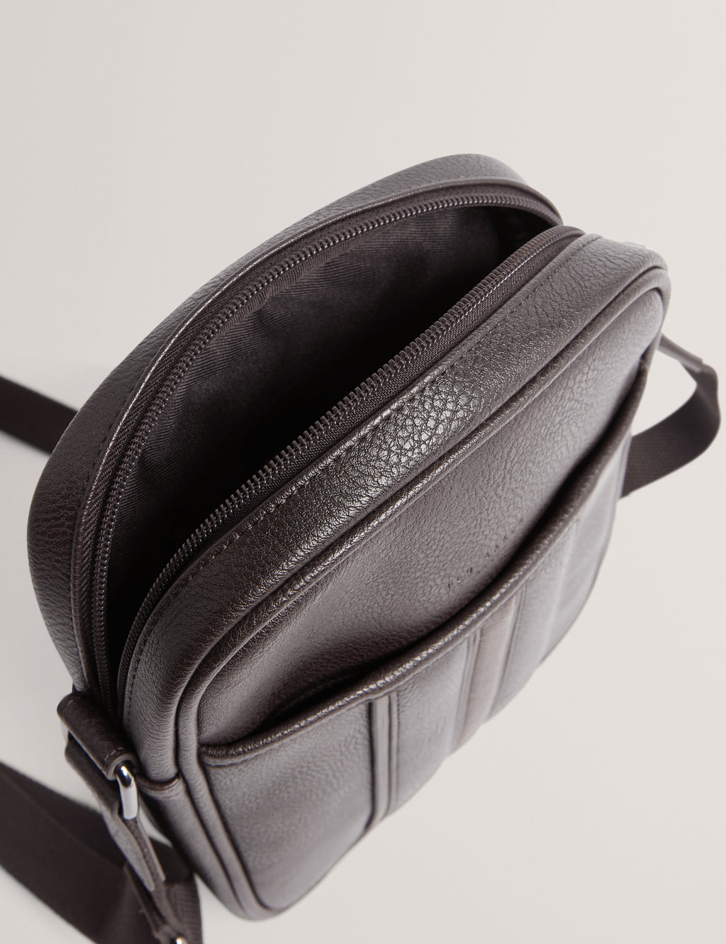 Keiigan Stripe Pu Flight Bag Brn-Choc